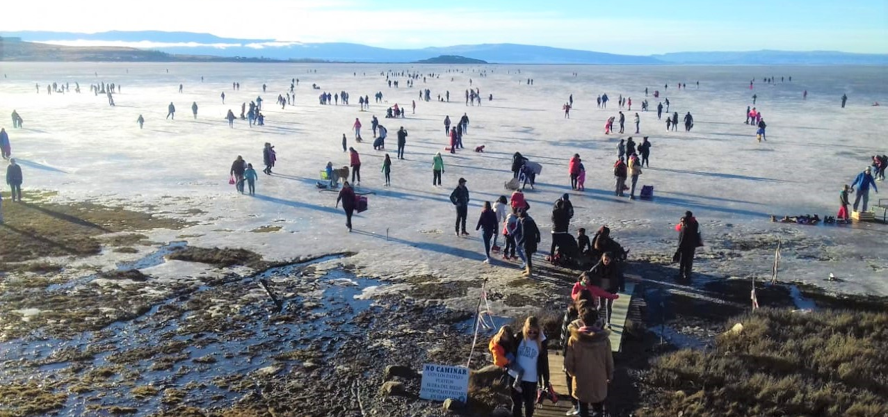 Ya se puede patinar sobre la pista helada de la Bahía Redonda | Winfo ...